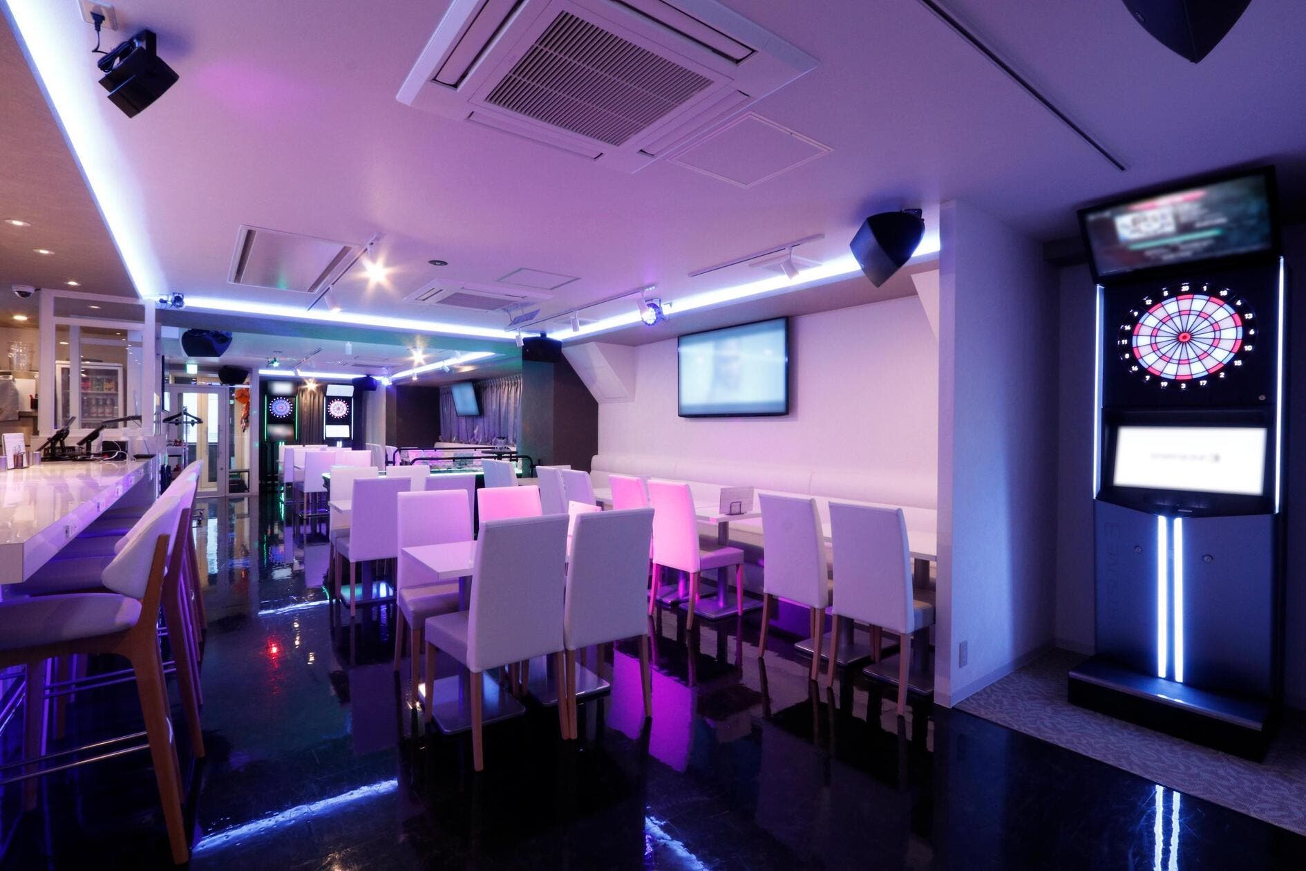 新宿貸切｜ダーツ4台・DJブース完備｜打ち上げ・二次会｜最大70名の写真4