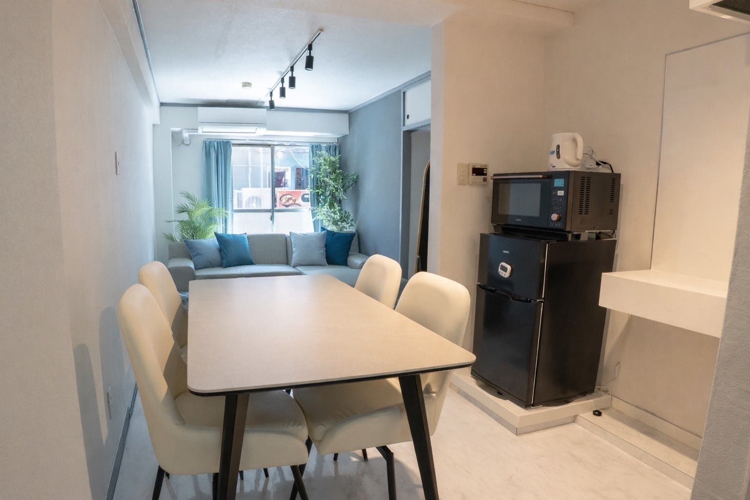 【新大久保駅 徒歩5分】最大8名🚶女子会・推し活に🎀デート・誕生日会✨飲み会・歓送迎会🌟映画鑑賞🎥コスプレ撮影📷会議◎の写真1