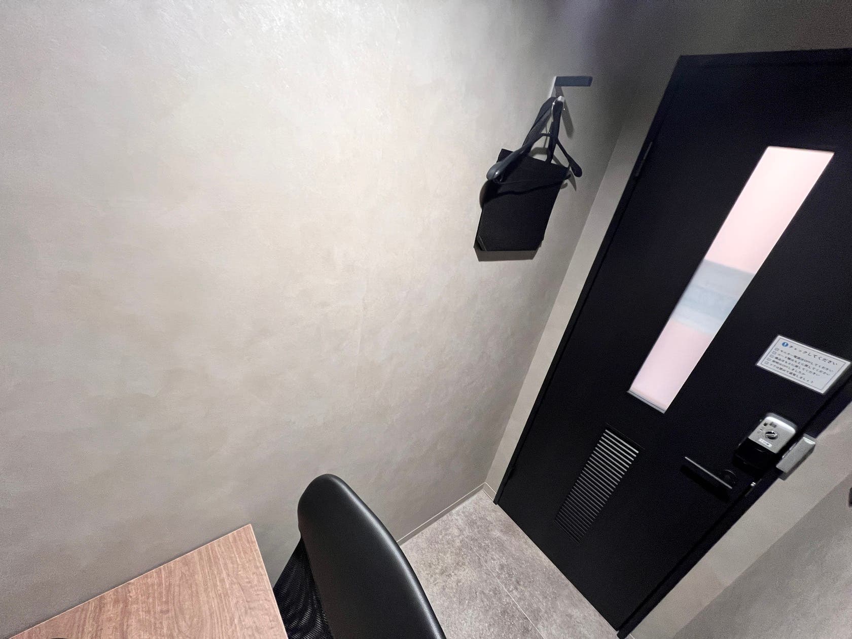 【¥561/1h】上野駅近・モニター付き鍵付き完全個室／テレワーク・Web会議向け（3009）の写真3