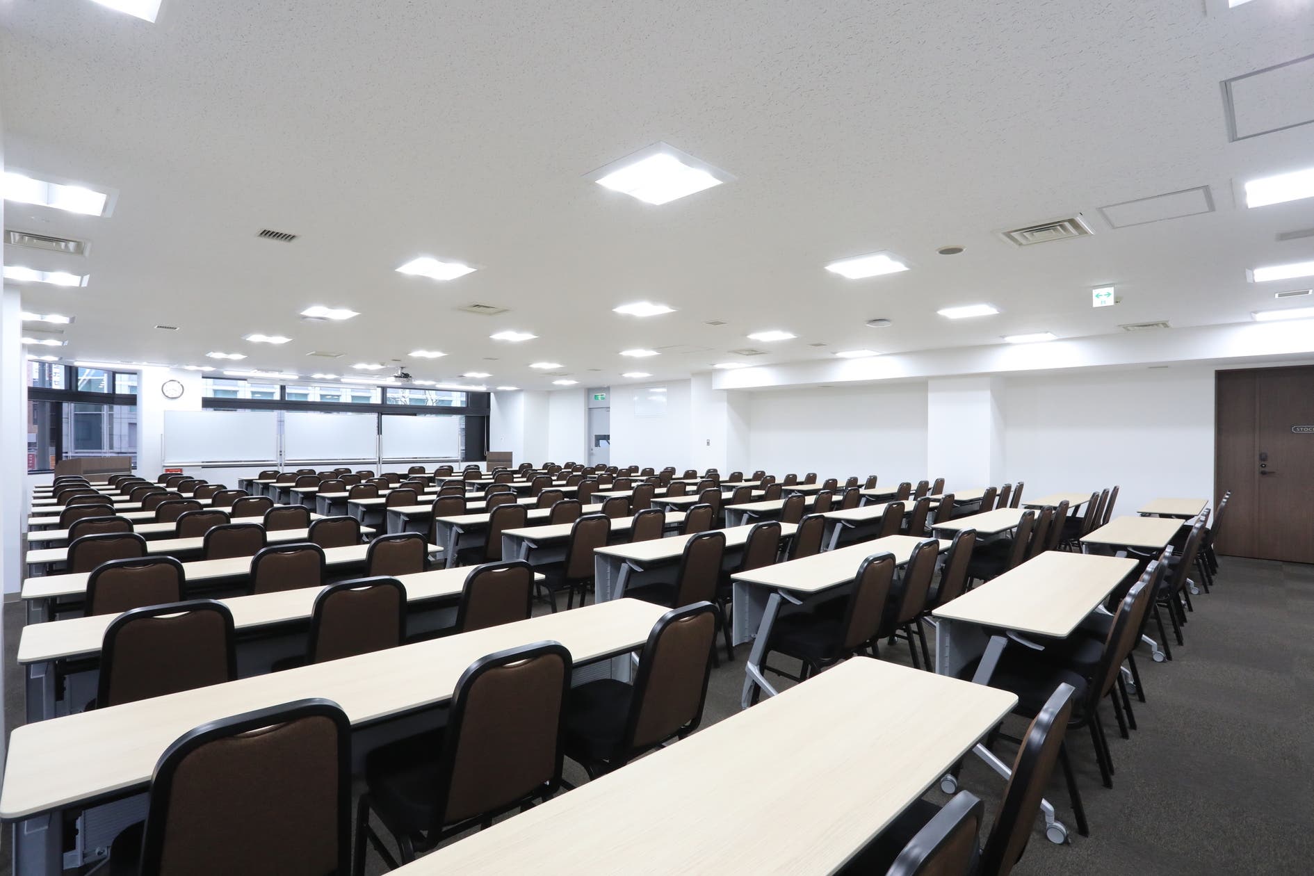 【新橋駅前301号室】2026/4/1　OPEN✨ 駅近🚃飲食持ち込み可能🍱マイク/プロジェクター/スクリーン無料!の写真3