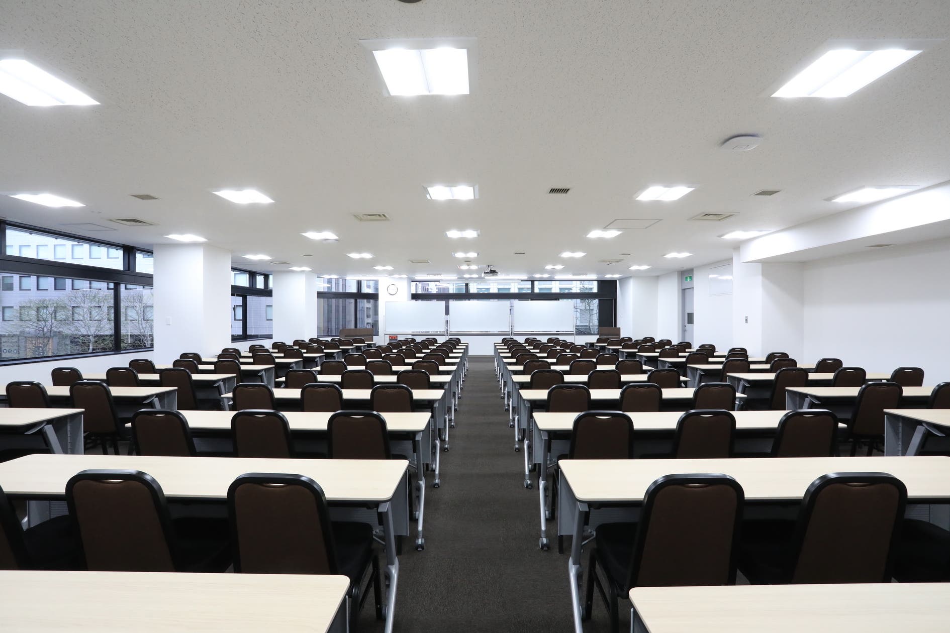 【新橋駅前301号室】2026/4/1　OPEN✨ 駅近🚃飲食持ち込み可能🍱マイク/プロジェクター/スクリーン無料!の写真5