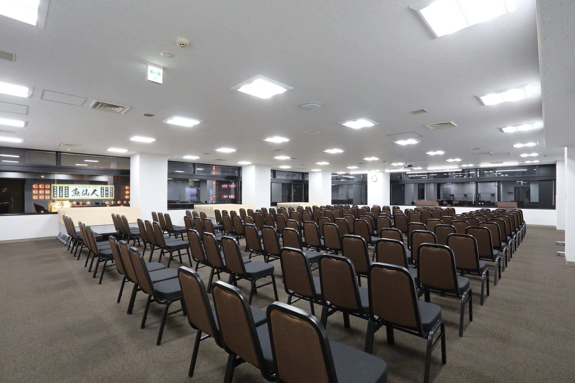 【新橋駅前301号室】2026/4/1　OPEN✨ 駅近🚃飲食持ち込み可能🍱マイク/プロジェクター/スクリーン無料!の写真8