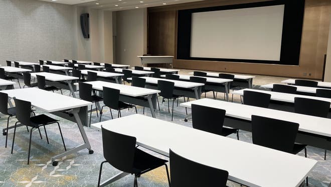 【京都市役所前駅から徒歩3分】収容人数50人/貸会議室/セミナー/講演会/説明会等にの写真2