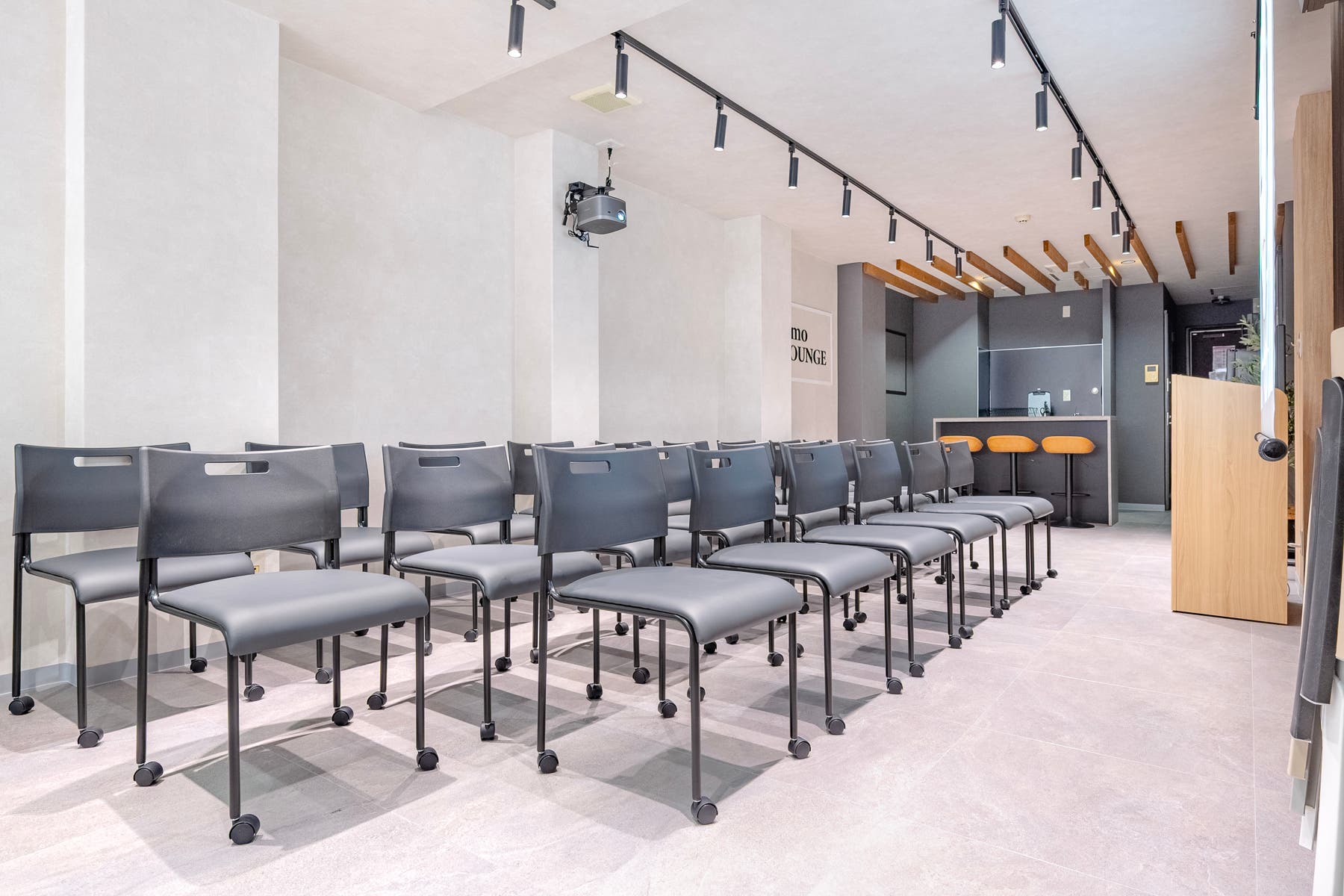 スペモ🏘️駅前ビル🏢✨会議💎飲み会🍻サテライトオフィス🏢撮影🎥セミナー⌨️841_SpemoLOUNGE新宿御苑前の写真3