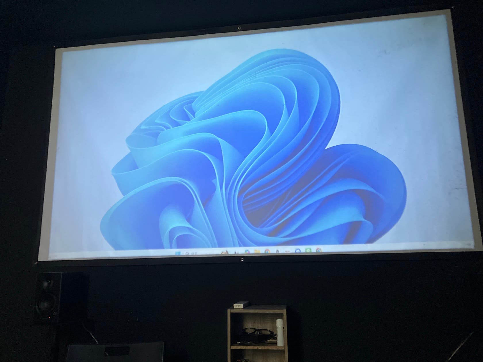 【小倉駅3分・24時間利用可】高速ネット完備｜RTX3060搭載PC・上映OKの写真1