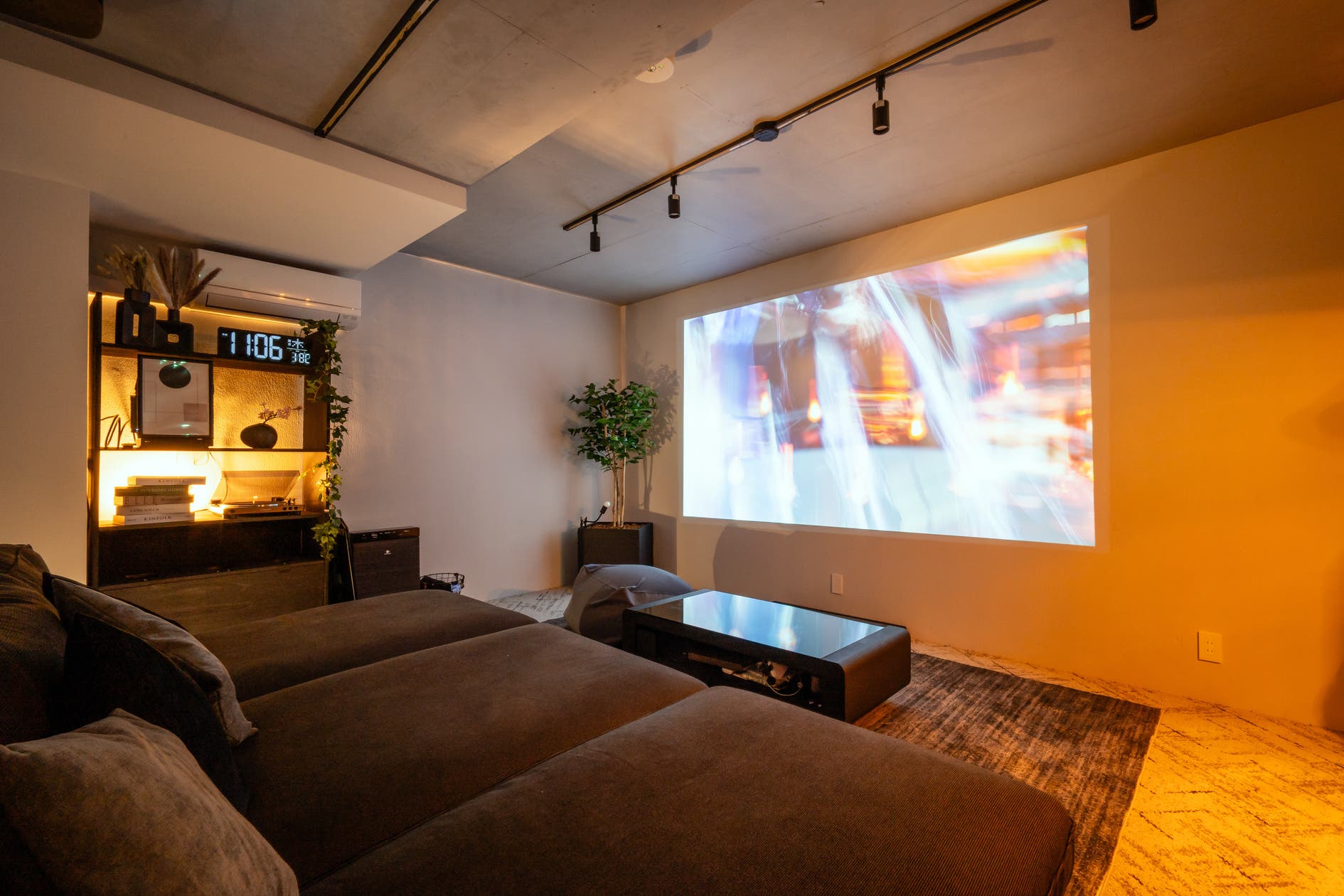 大人の秘密基地シアター｜大画面で鑑賞🎬｜パーティー・推し活・撮影・女子会・ゆったりデート｜の写真4