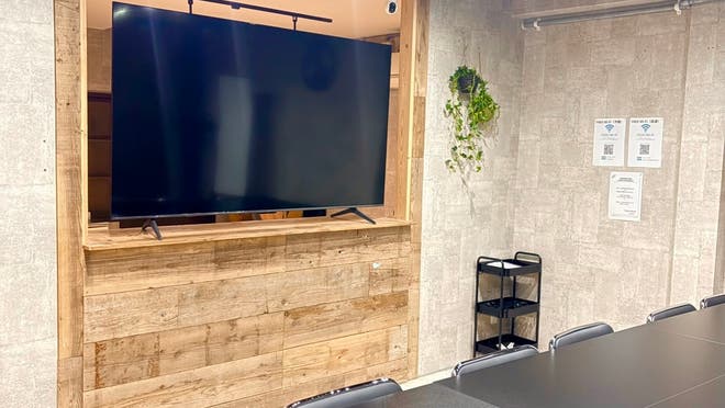 岡山駅西口徒歩5分|75インチモニター|最大12名|レンタル会議室の写真2