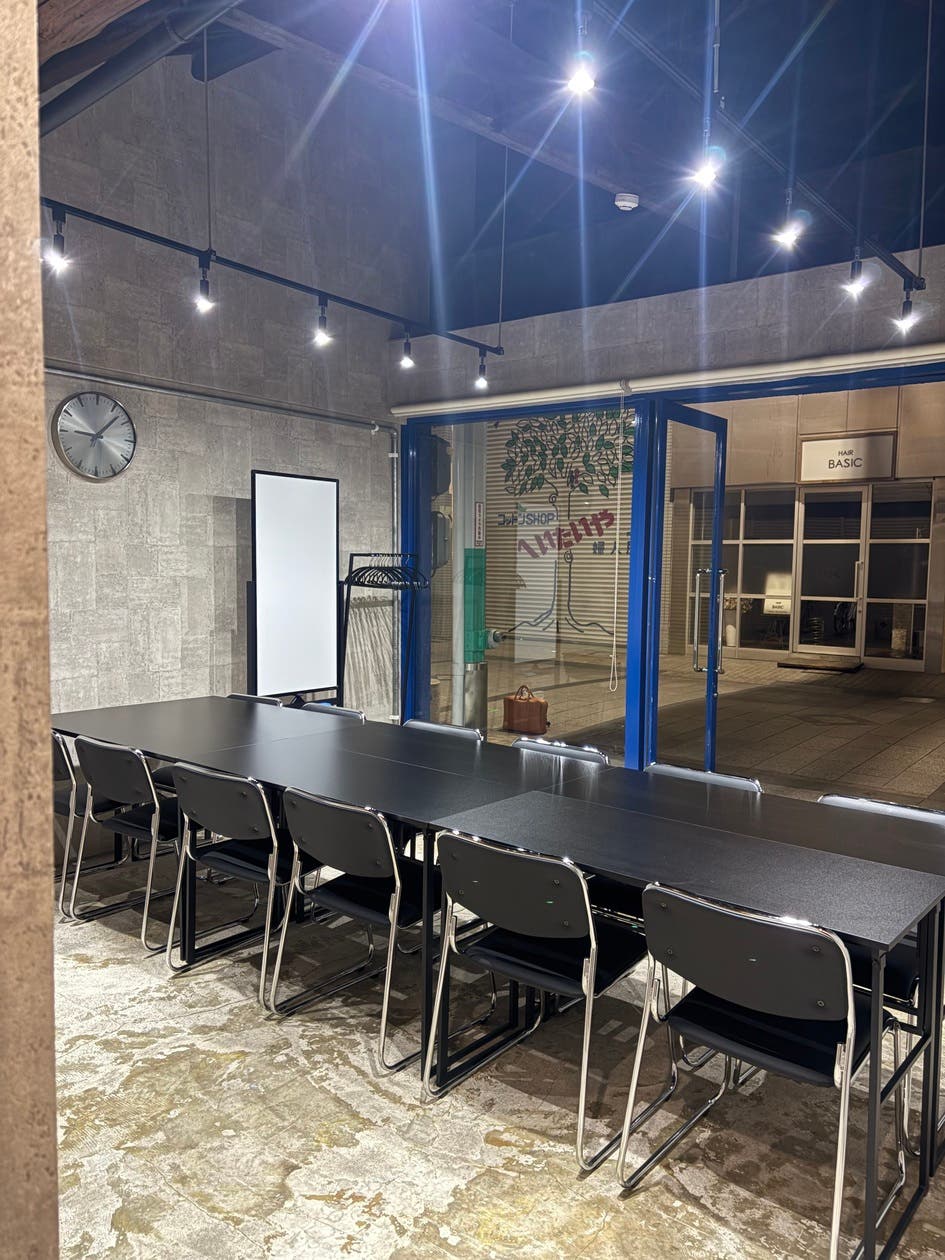 岡山駅西口徒歩5分｜75インチモニター｜最大12名｜レンタル会議室の写真3