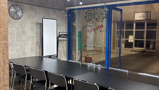 岡山駅西口徒歩5分|75インチモニター|最大12名|レンタル会議室の写真3