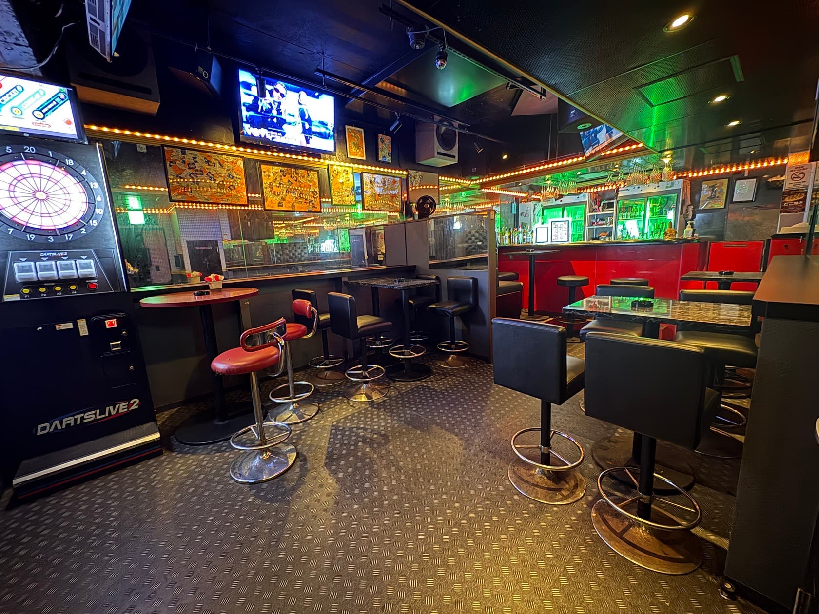 六本木駅すぐ！カラオケ＆ダーツ完備の隠れ家バーを完全貸切の写真1