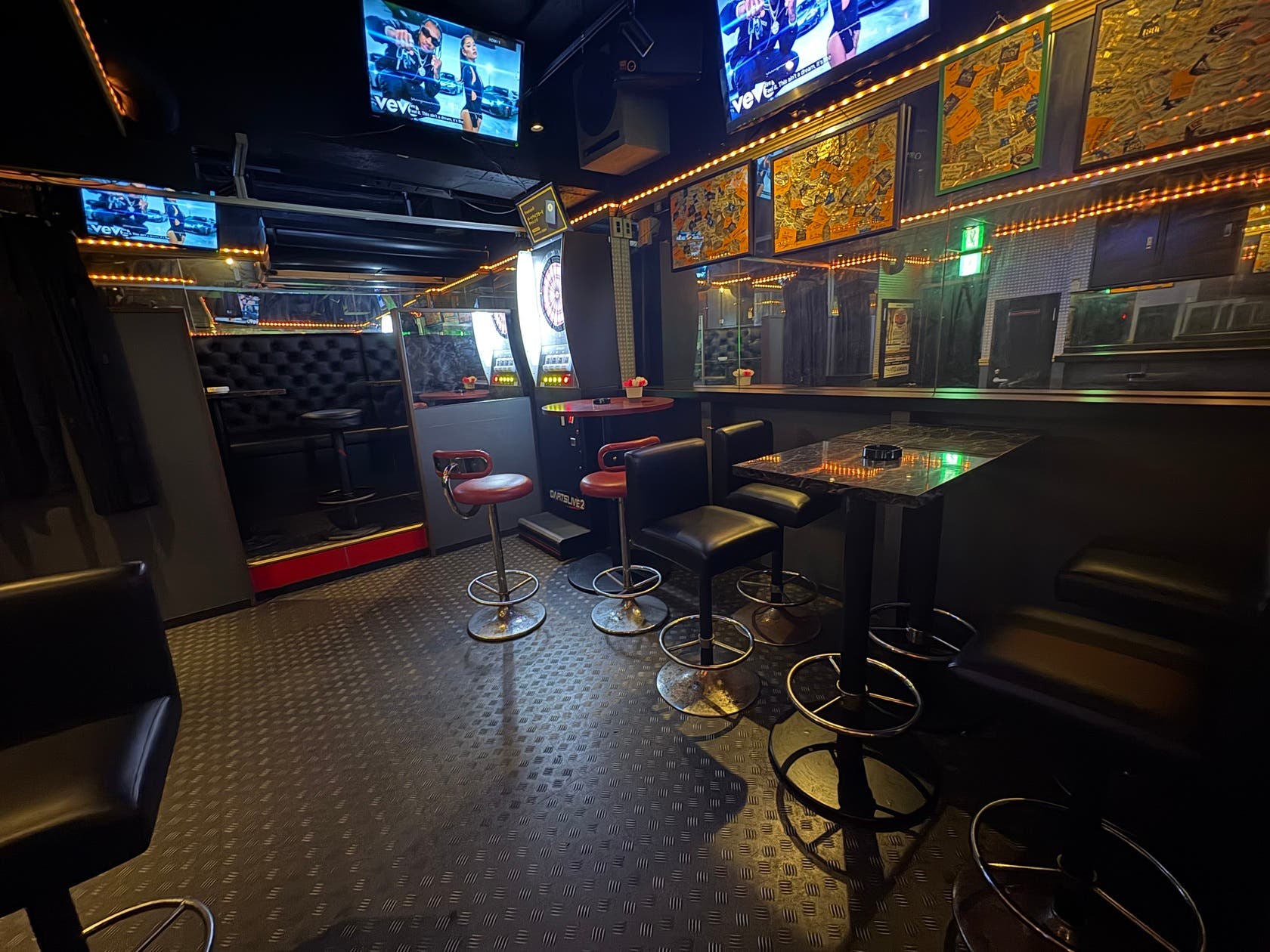 六本木駅すぐ！カラオケ＆ダーツ完備の隠れ家バーを完全貸切の写真4