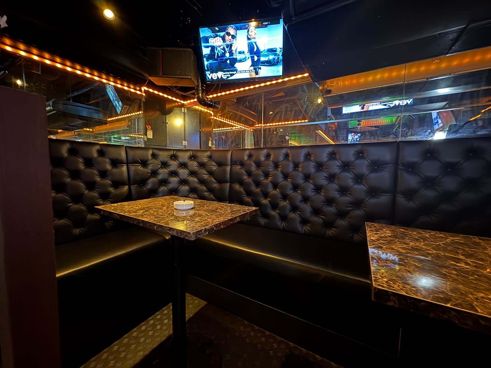 六本木駅すぐ！カラオケ＆ダーツ完備の隠れ家バーを完全貸切の写真6