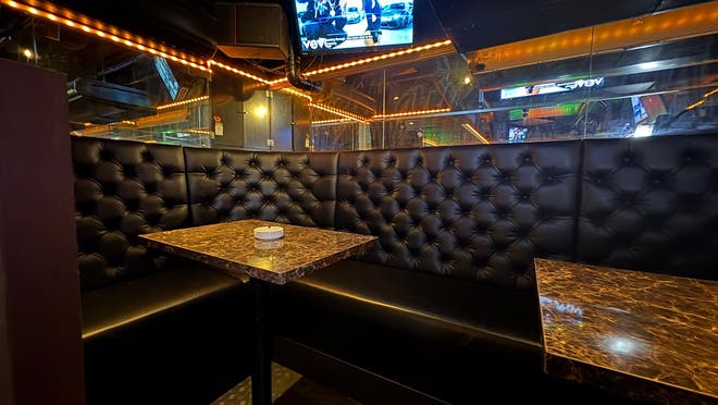 六本木駅すぐ!カラオケ&ダーツ完備の隠れ家バーを完全貸切の写真6