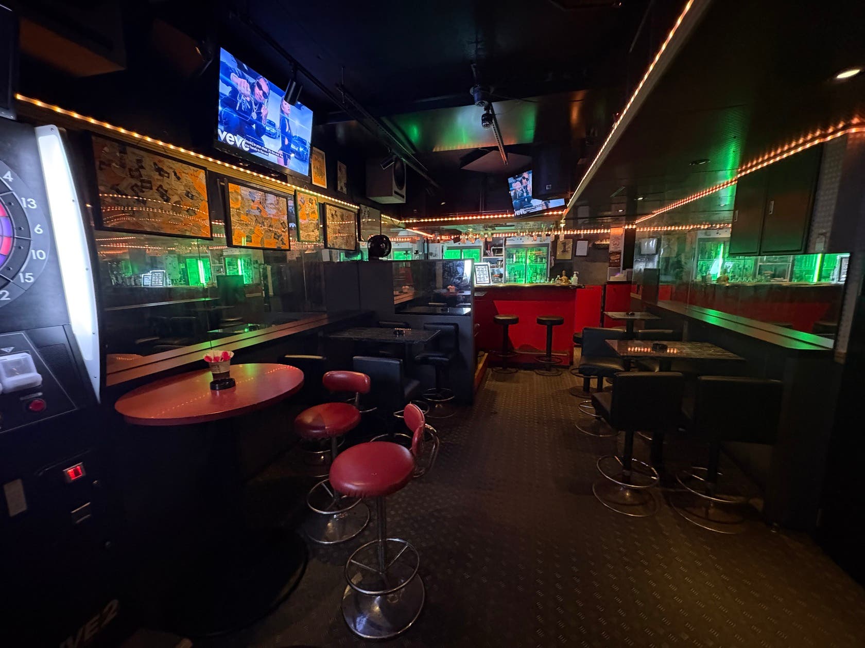 六本木駅すぐ！カラオケ＆ダーツ完備の隠れ家バーを完全貸切の写真7