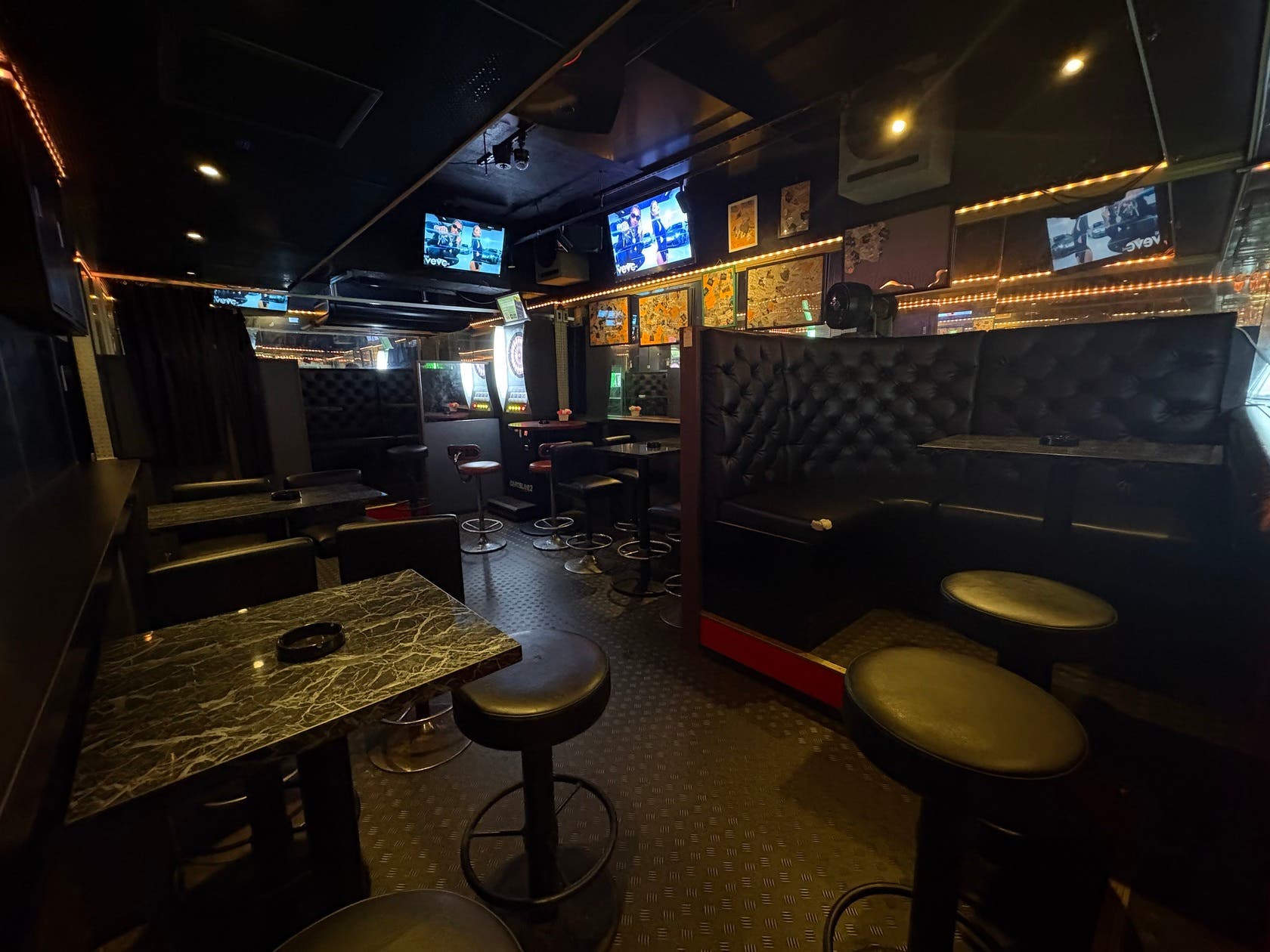 六本木駅すぐ！カラオケ＆ダーツ完備の隠れ家バーを完全貸切の写真9