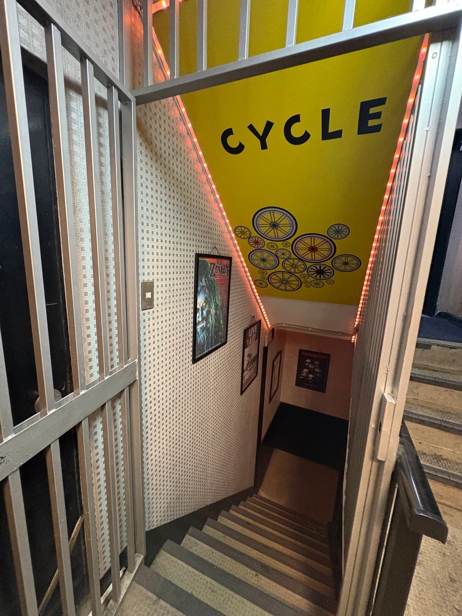 六本木駅すぐ！カラオケ＆ダーツ完備の隠れ家バーを完全貸切の写真13