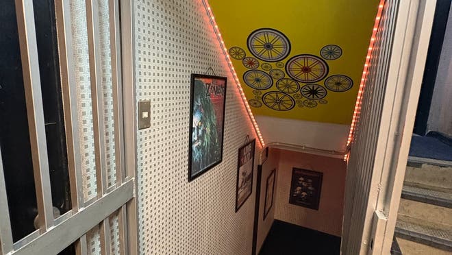 六本木駅すぐ!カラオケ&ダーツ完備の隠れ家バーを完全貸切の写真13