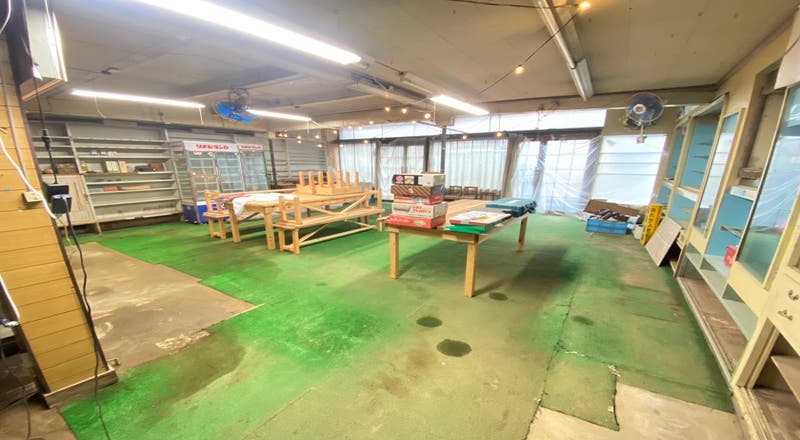 揖保川の支流、引原川を臨む約2200㎡の敷地を貸切でお使いいただけます