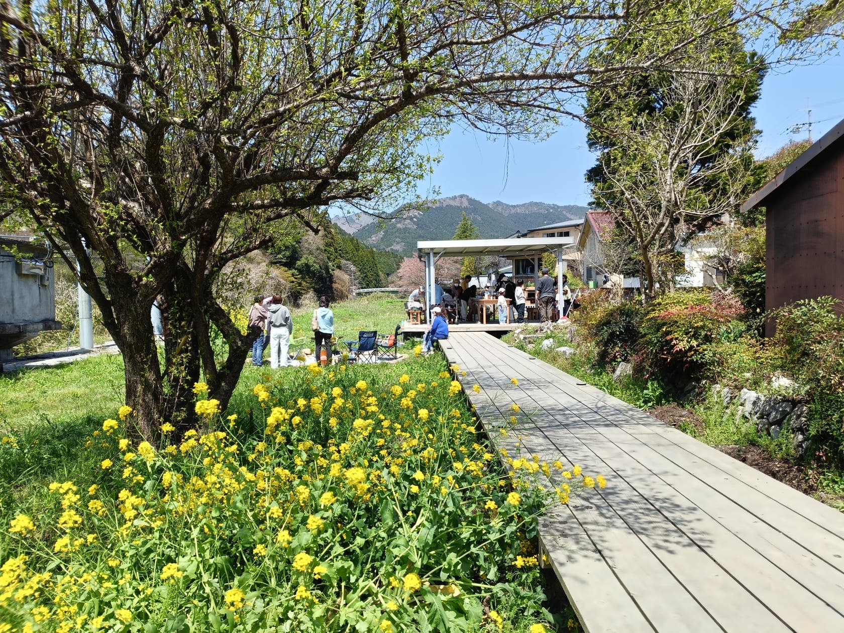 揖保川の支流、引原川を臨む約2200㎡の敷地を貸切でお使いいただけますの写真3