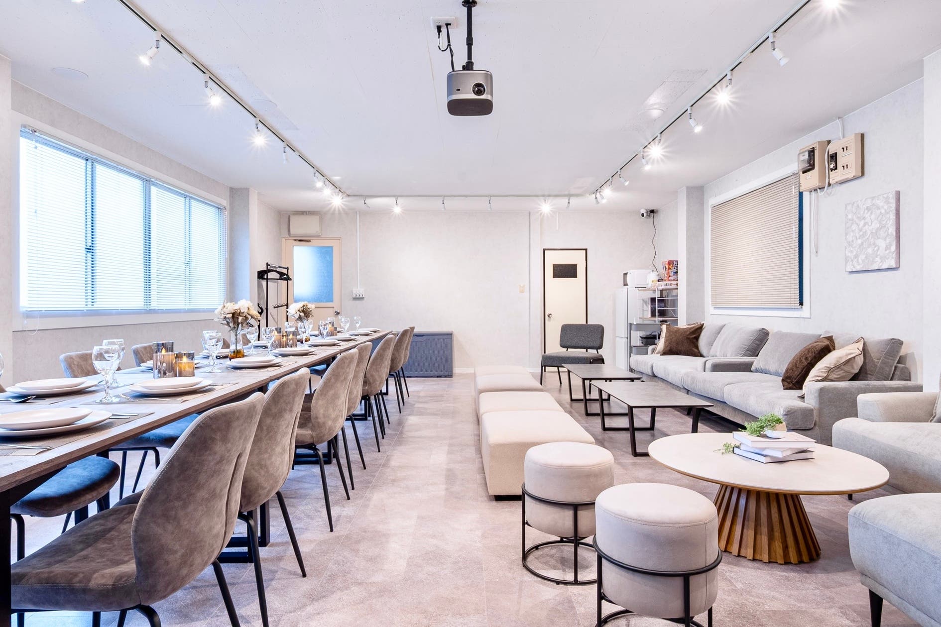 浜松町駅4分🚃最大34名着席🎉大型スクリーン&プロジェクター🎬映画・大人気ゲーム機🎮の写真3