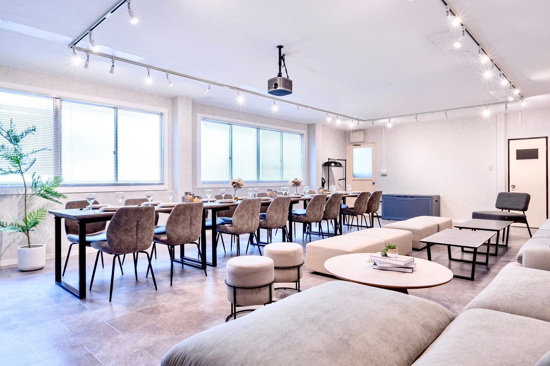 浜松町駅4分🚃最大34名着席🎉大型スクリーン&プロジェクター🎬映画・大人気ゲーム機🎮の写真4