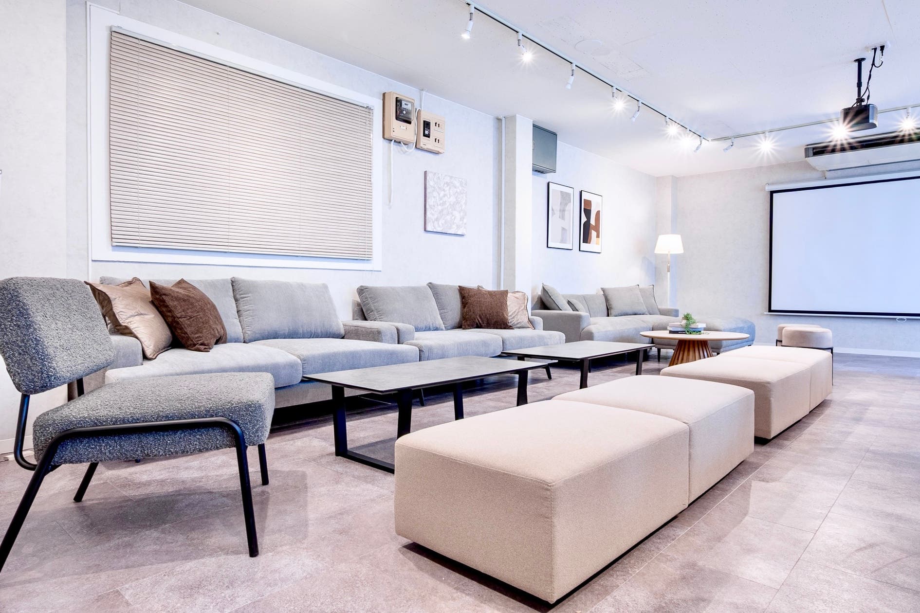 浜松町駅4分🚃最大34名着席🎉大型スクリーン&プロジェクター🎬映画・大人気ゲーム機🎮の写真10