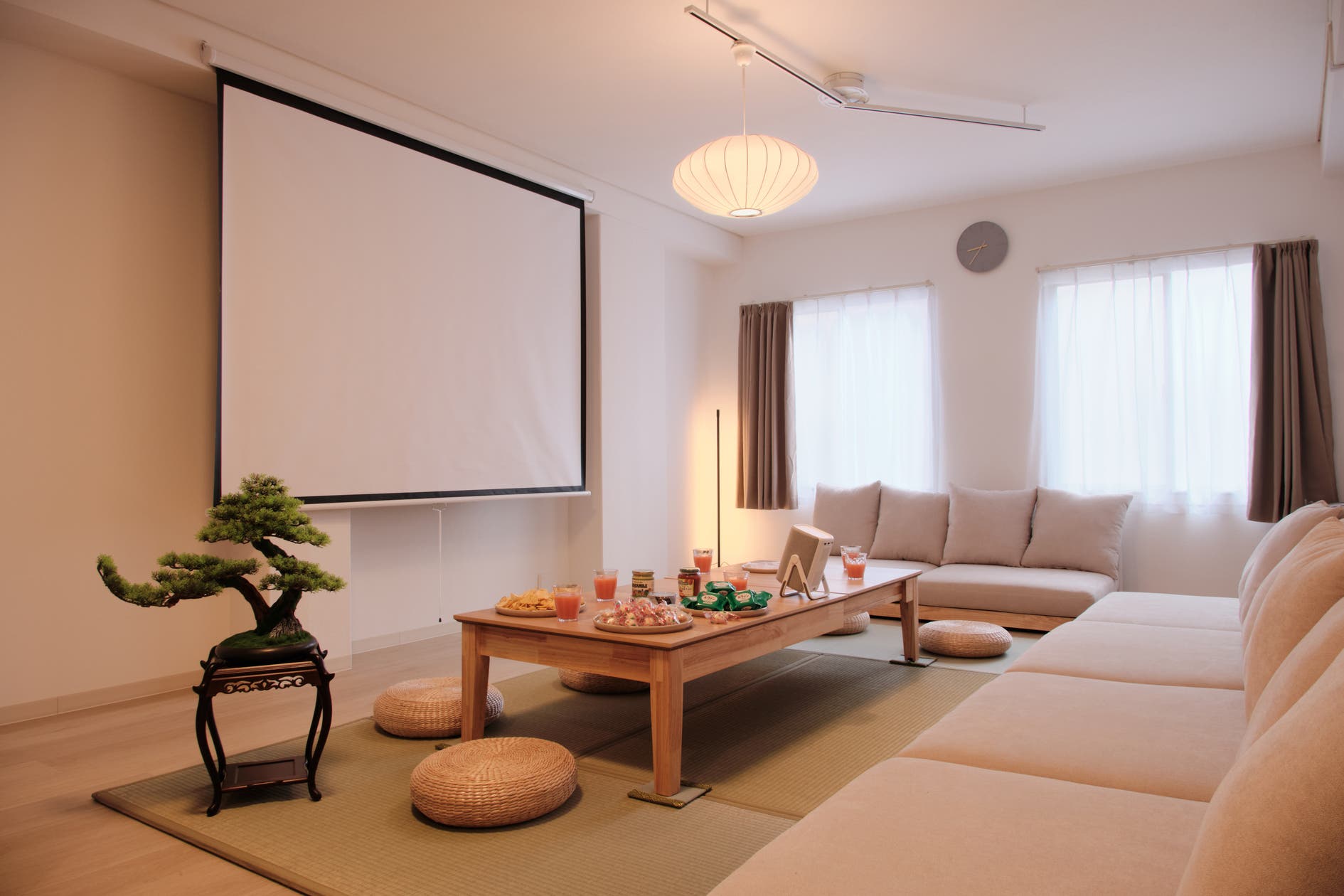 盆栽と掛け軸が迎える畳×ソファの和空間｜市ヶ谷5分｜最大24名・パーティー/撮影/会議の写真4