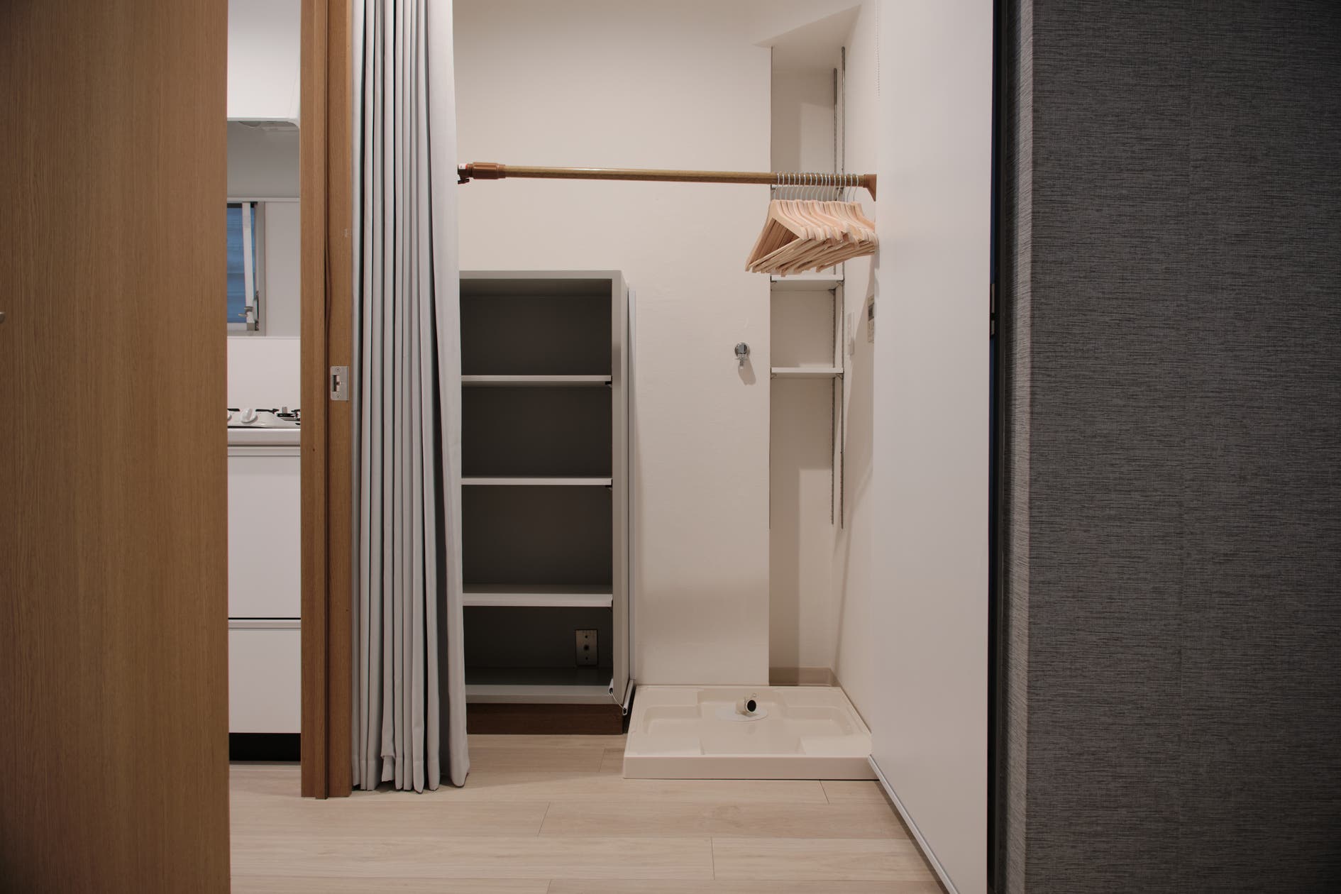 盆栽と掛け軸が迎える畳×ソファの和空間｜市ヶ谷5分｜最大24名・パーティー/撮影/会議の写真12