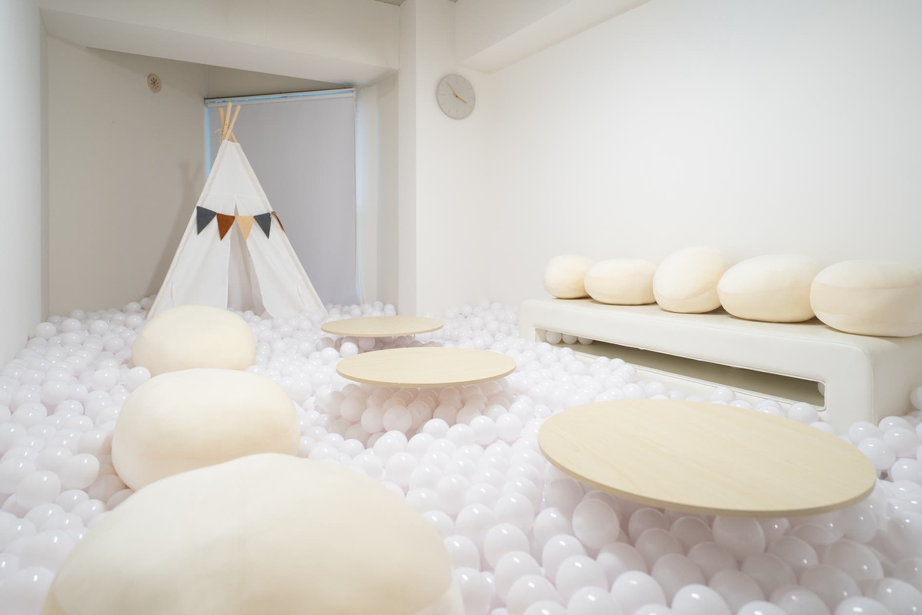 🫧１面ボールプール🫧馬喰町から４分！斬新でテンションMAXのパーティルーム✨女子会、撮影、シアター、各種パーティの写真3