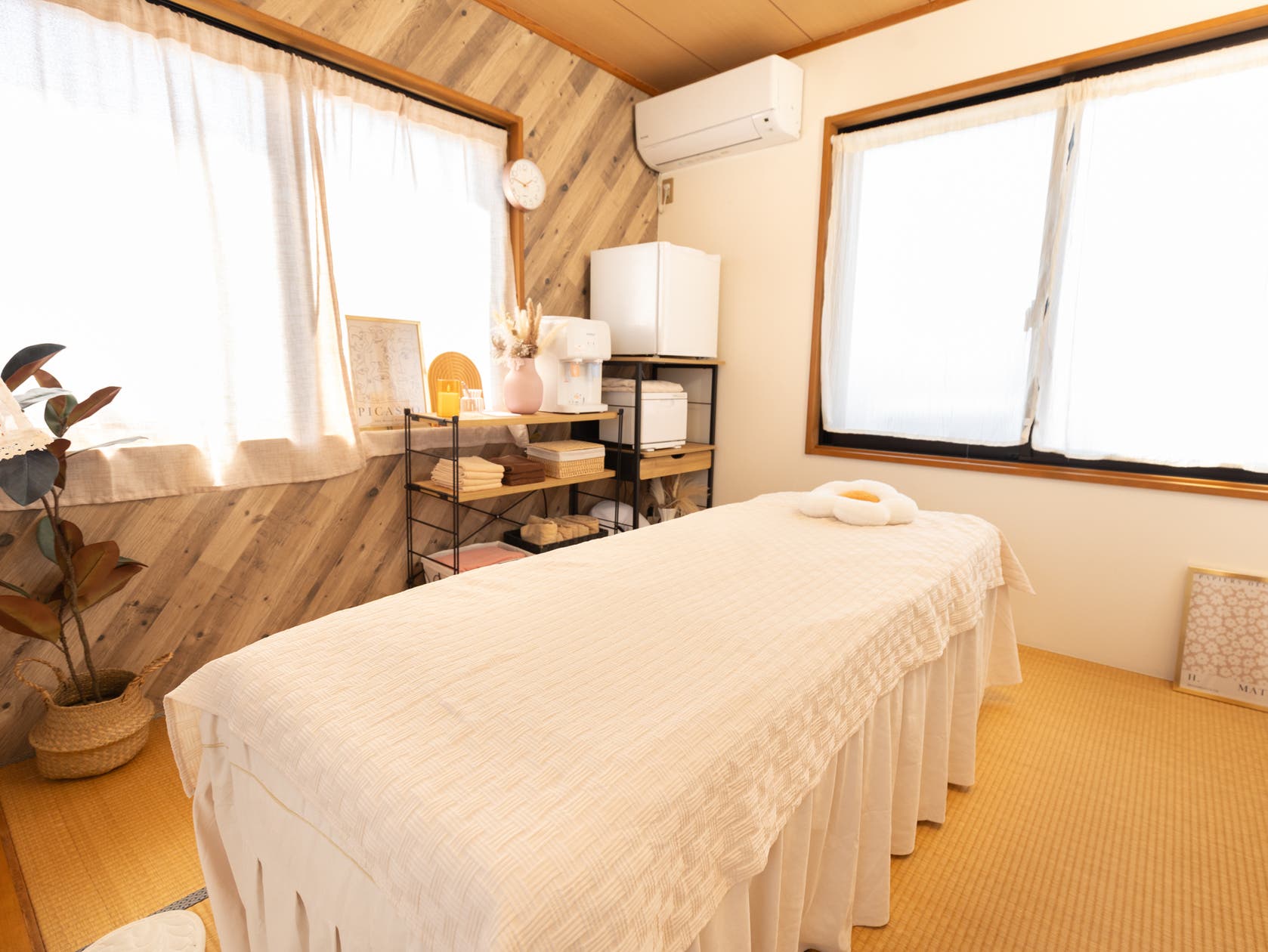 女性のための、静かでプライベートな癒し空間。《電動マッサージベッドがあるリラクゼーション用のお部屋》の写真2