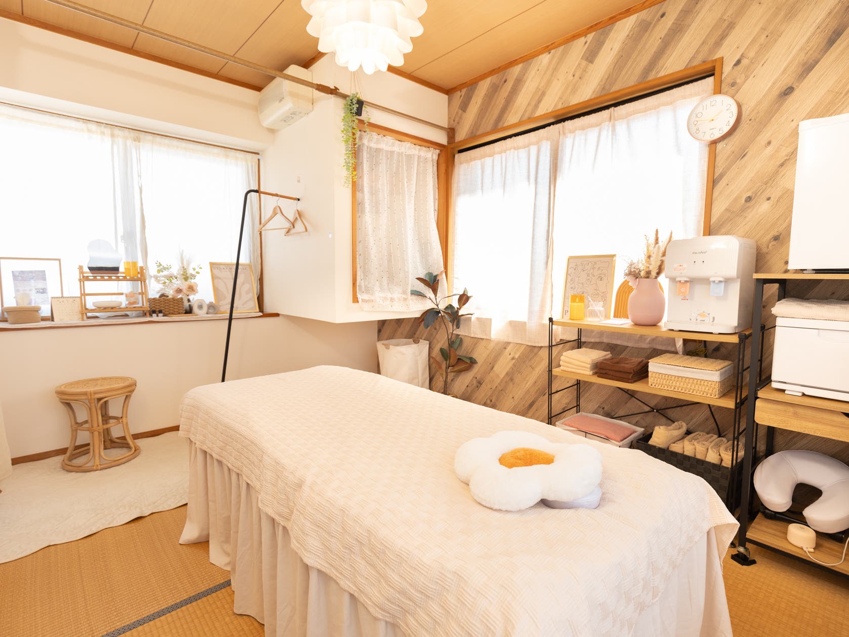 女性のための、静かでプライベートな癒し空間。《電動マッサージベッドがあるリラクゼーション用のお部屋》の写真3