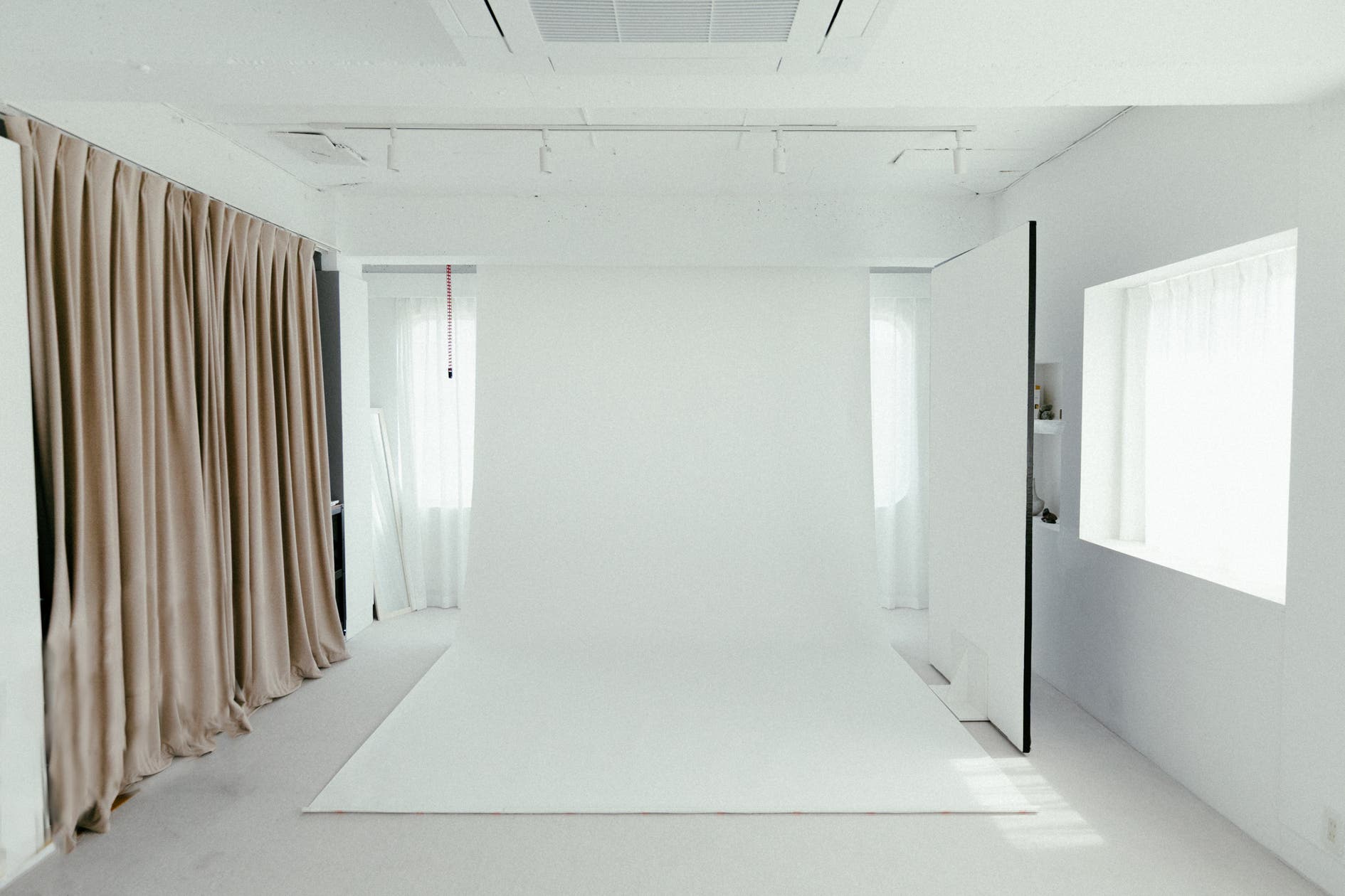 【 駅徒歩１分!!】レトロモダンでミニマルな上質空間・本格プロップ・3面自然光 ・天高2.8M【絨毯】の写真16