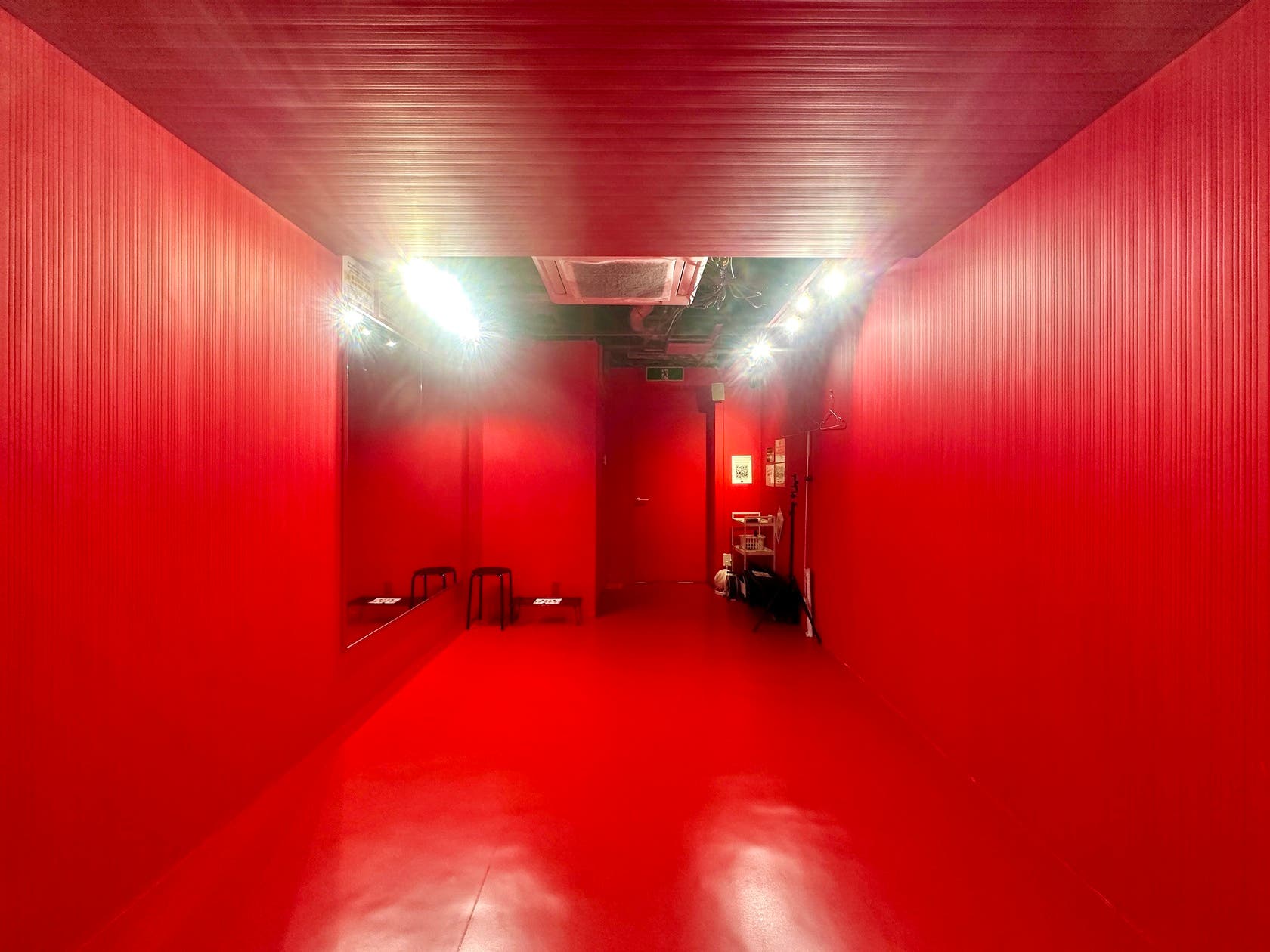 ベストホスト運営✨Tiktok撮影に最適なレンタルスペース・ダンススタジオ！動画撮影【3F】ベースカラー：レッドの写真5