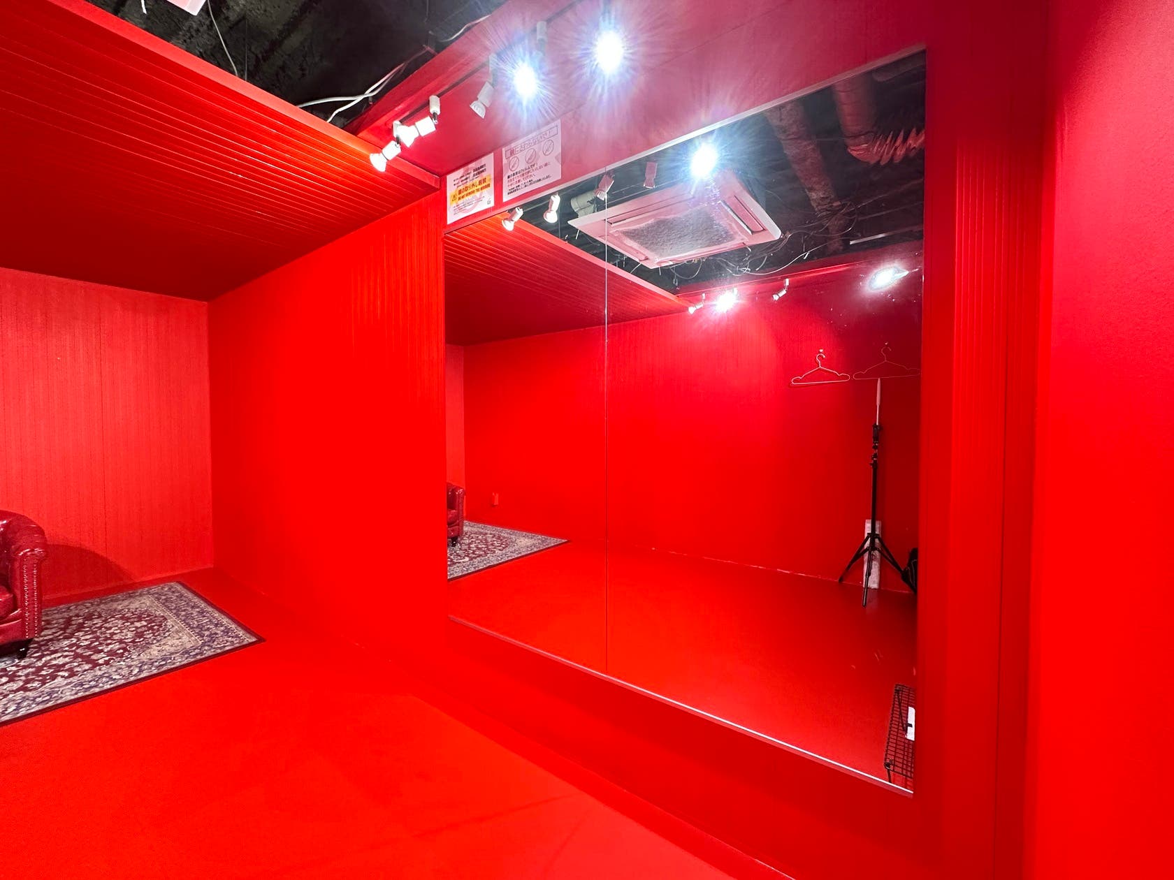 ベストホスト運営✨Tiktok撮影に最適なレンタルスペース・ダンススタジオ！動画撮影【3F】ベースカラー：レッドの写真4