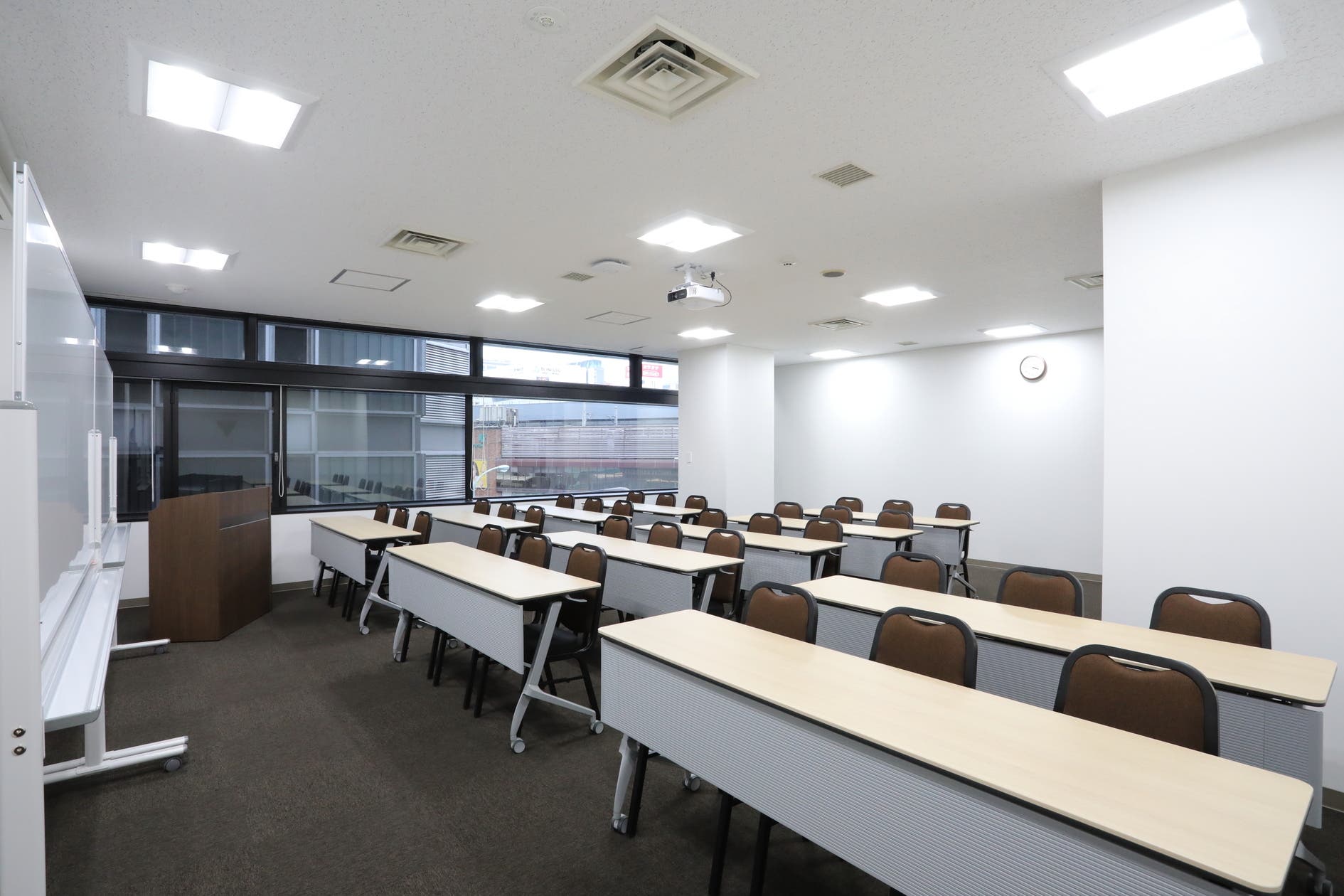 【新橋駅前302号室】2026/4/1　OPEN✨ 駅近🚃飲食持ち込み可能🍱自由レイアウトの写真3