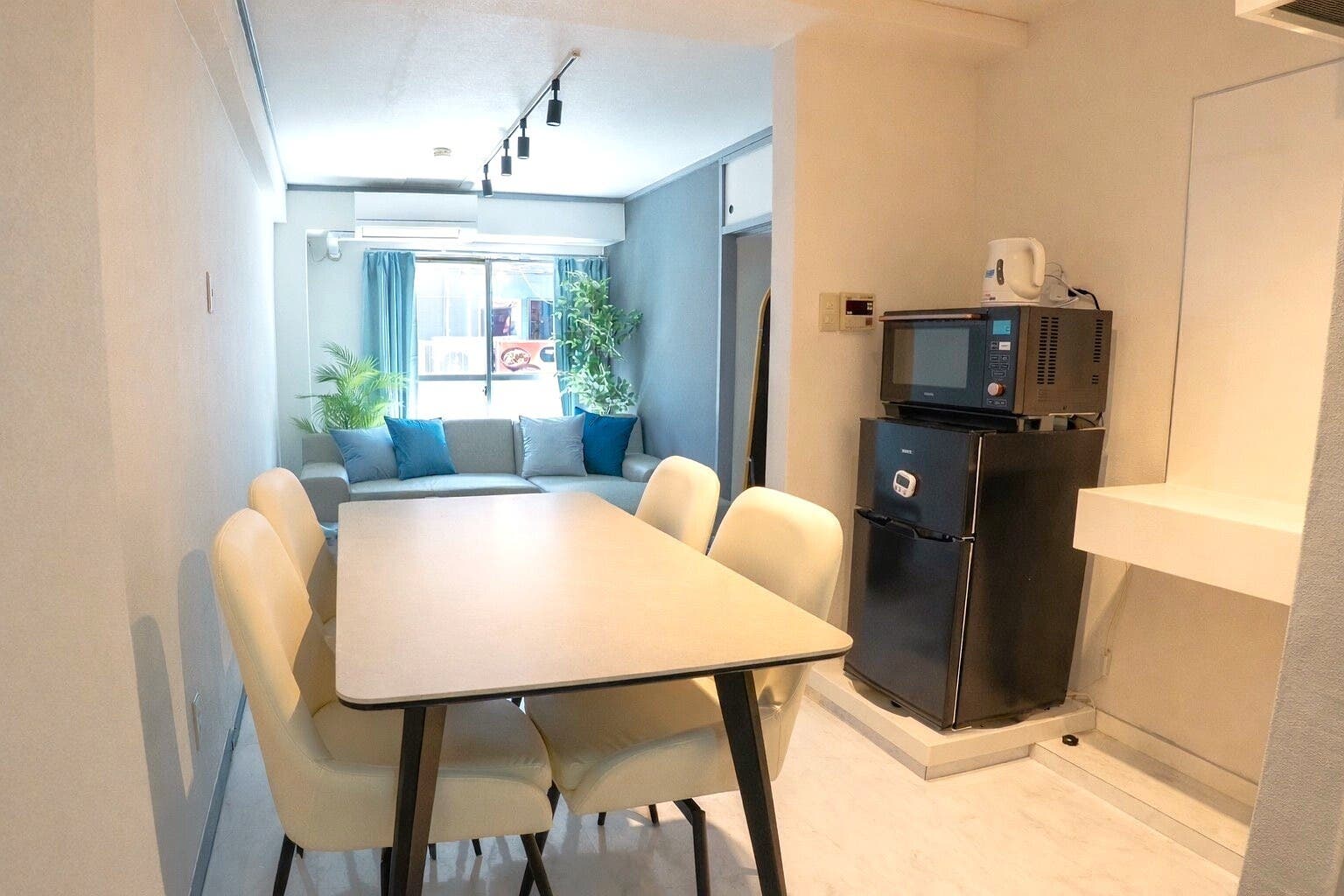 【新大久保駅 徒歩5分】最大8名🚶女子会・推し活に🎀デート・誕生日会✨飲み会・歓送迎会🌟映画鑑賞🎥コスプレ撮影📷会議◎の写真1