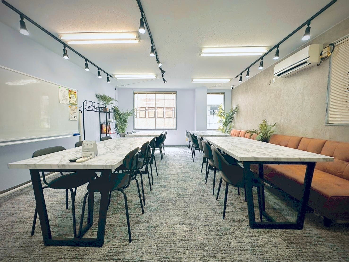 NEW【八丁堀駅2分！宝町駅3分！】最大24名着席/無料Wifi/会議・撮影・女子会・ボドゲ・パーティ・商談等！飲食🍺🍷可！の写真3