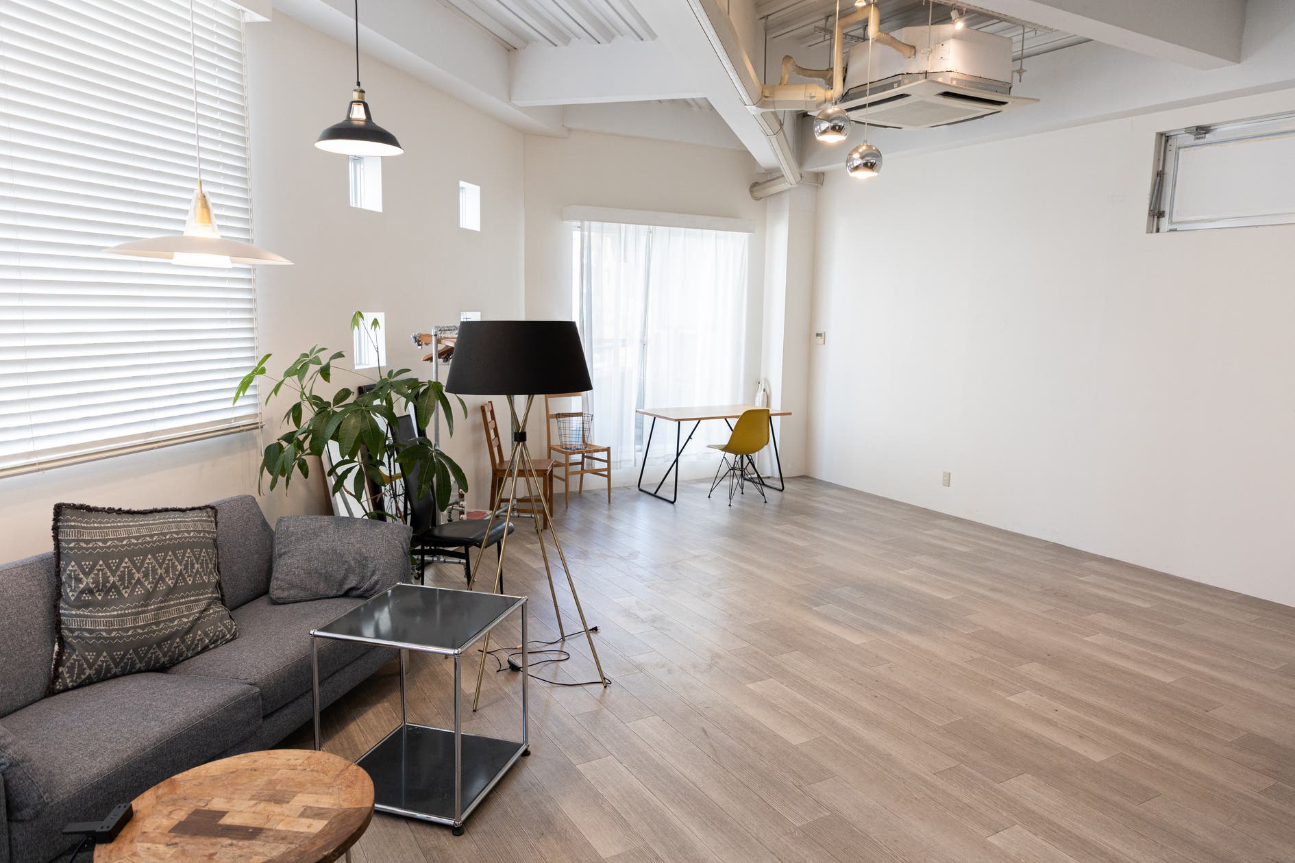 大山駅から徒歩9分の撮影スタジオ！プロのカメラマン常駐により機材の使用方法やアドバイスも可能！の写真1