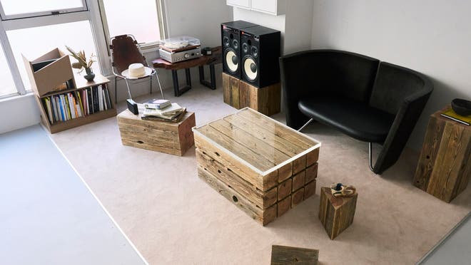 明大前徒歩2分。自然光が豊かに入る撮影スタジオの写真2