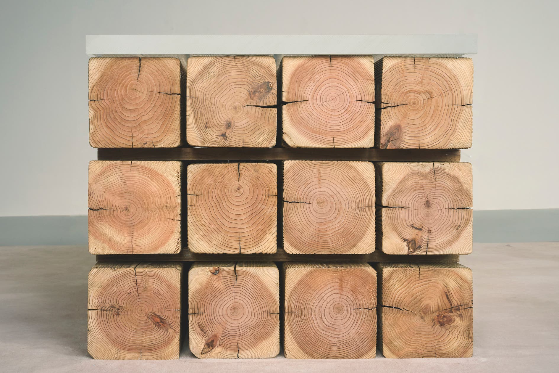 明大前徒歩2分。自然光が豊かに入る撮影スタジオの写真3