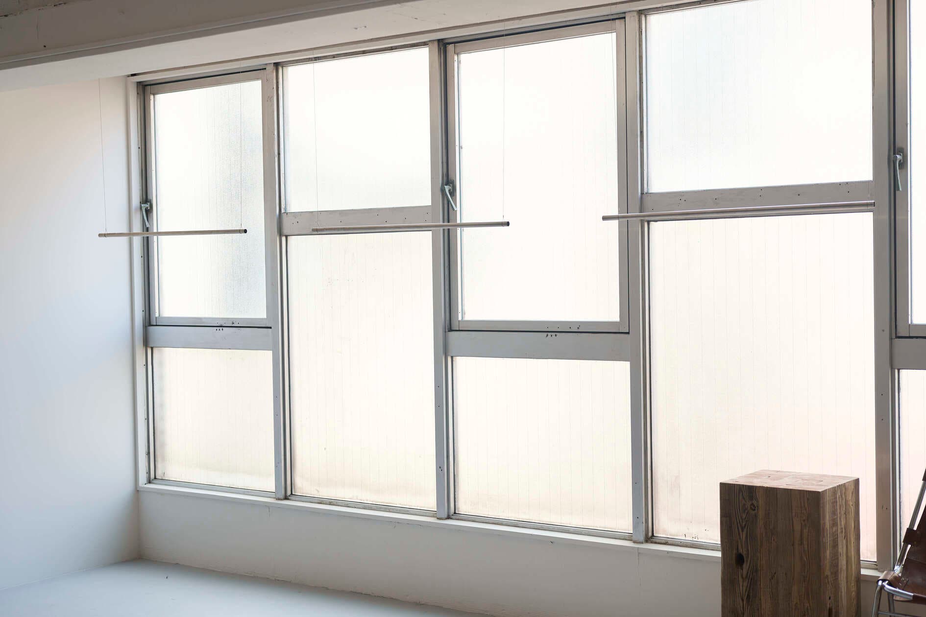 明大前徒歩2分。自然光が豊かに入る撮影スタジオの写真9