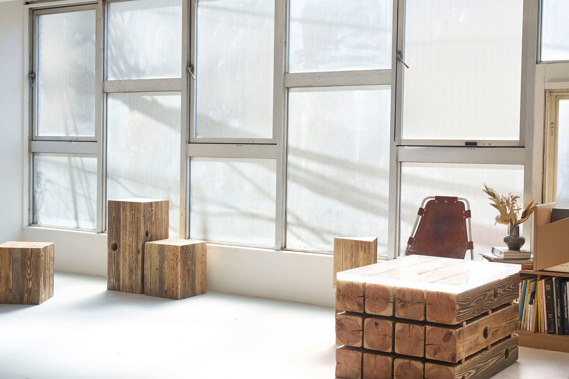 明大前徒歩2分。自然光が豊かに入る撮影スタジオの写真12