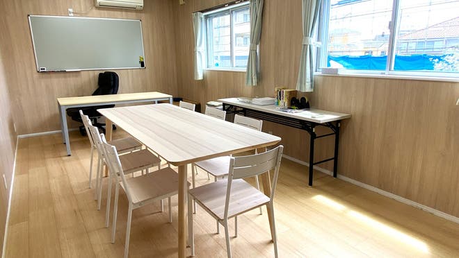 堺市駅5分・堺東駅10分|Wi-Fi完備の貸会議室|自習・打ち合わせ・少人数利用に◎の写真1