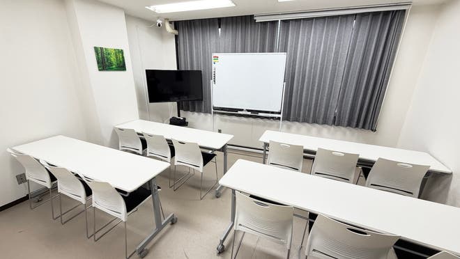 JR・阪神元町駅から徒歩30秒!!🌟14名まで着席可能👍貸し会議室の写真1