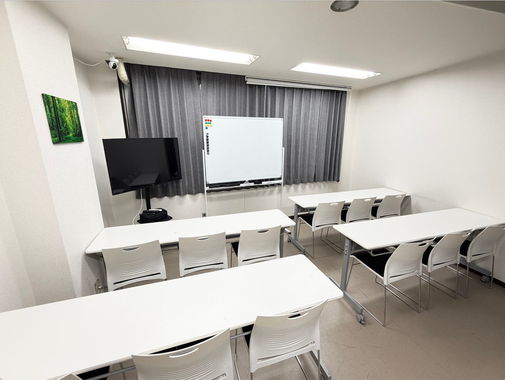 JR・阪神元町駅から徒歩30秒!!🌟14名まで着席可能👍貸し会議室の写真2