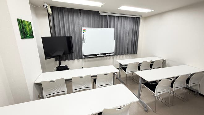 JR・阪神元町駅から徒歩30秒!!🌟14名まで着席可能👍貸し会議室の写真2