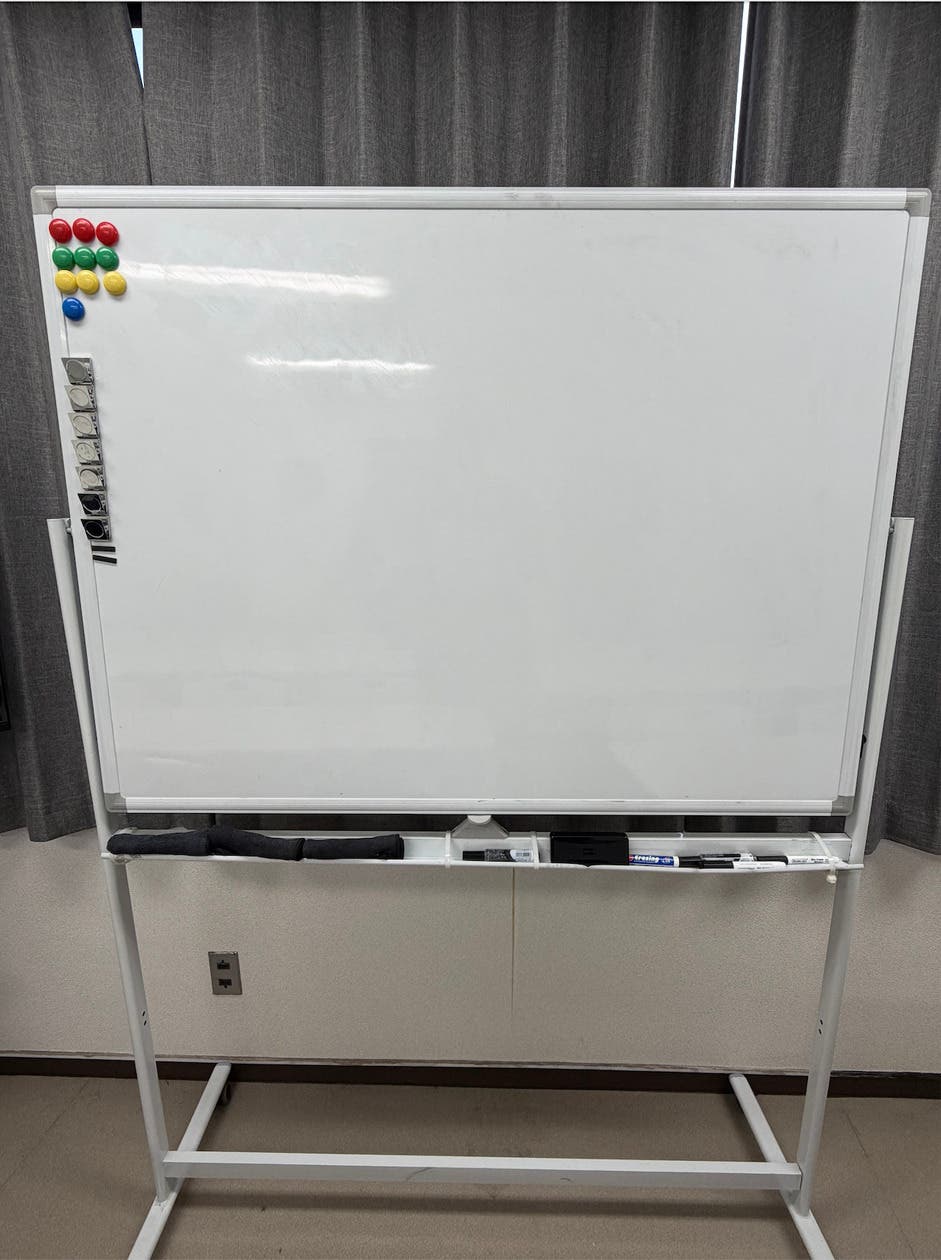 JR・阪神元町駅から徒歩30秒!!🌟14名まで着席可能👍貸し会議室の写真3