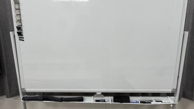 JR・阪神元町駅から徒歩30秒!!🌟14名まで着席可能👍貸し会議室の写真3