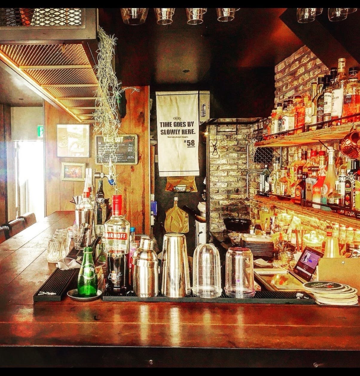 三軒茶屋駅から徒歩3分のブルックリンスタイルのバー！の写真2