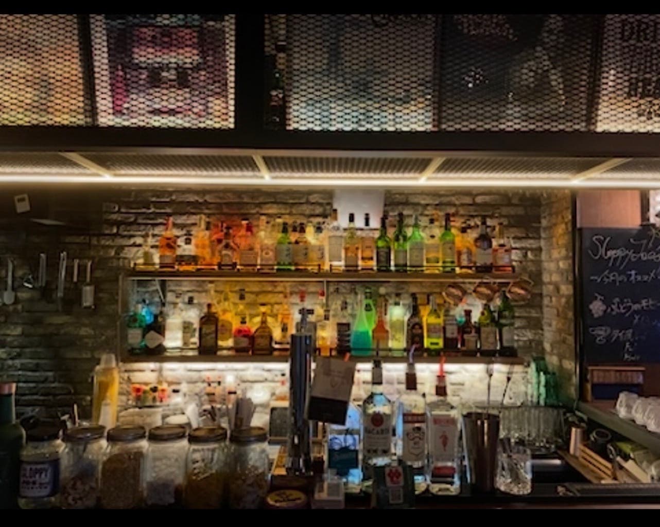 三軒茶屋駅から徒歩3分のブルックリンスタイルのバー！の写真3